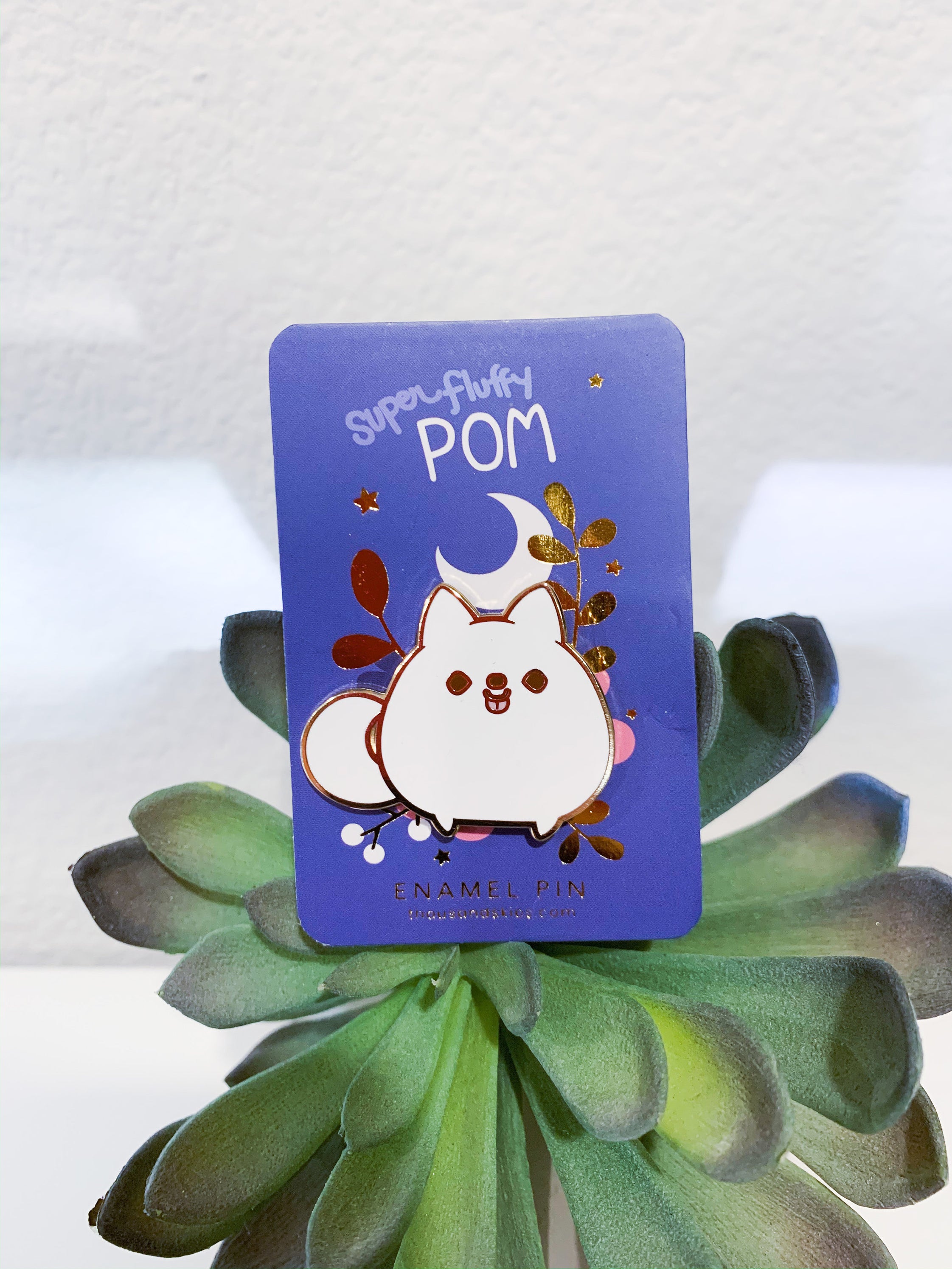 Enamel Pin - Super Fluffy Pom – thousandskies
